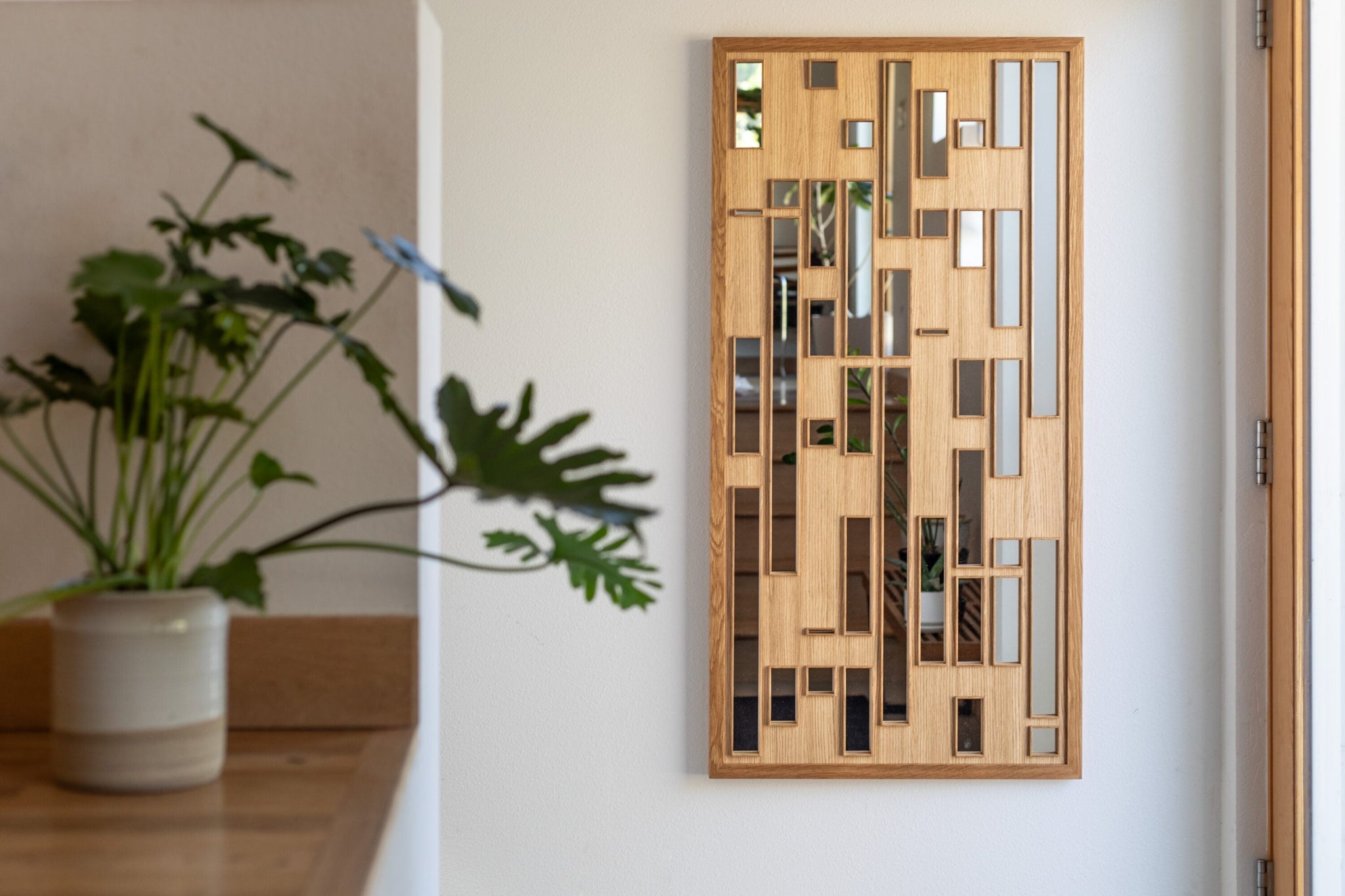 How to Spruce Up Your Home With Decorative Mirrors | Subma